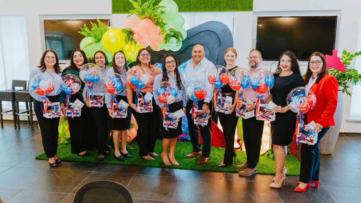 Aruba Bank celebra la trayectoria y compromiso de sus empleados